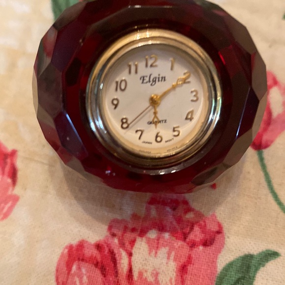 ELGIN QUARTZ JAPAN MOVEMENT | Accents | Vintage Elgin Quartz Japan ...